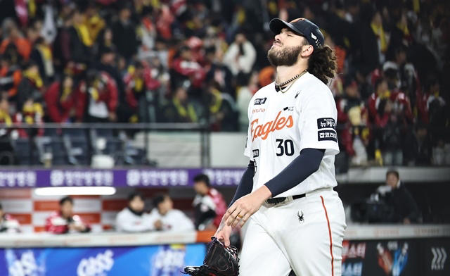 “오늘 경기 더 중요해”→6이닝 KKKKKK 2실점…흔들렸지만 무너지지 않은 ‘슈퍼 에이스’ 한화 폰세 [MK KS3]