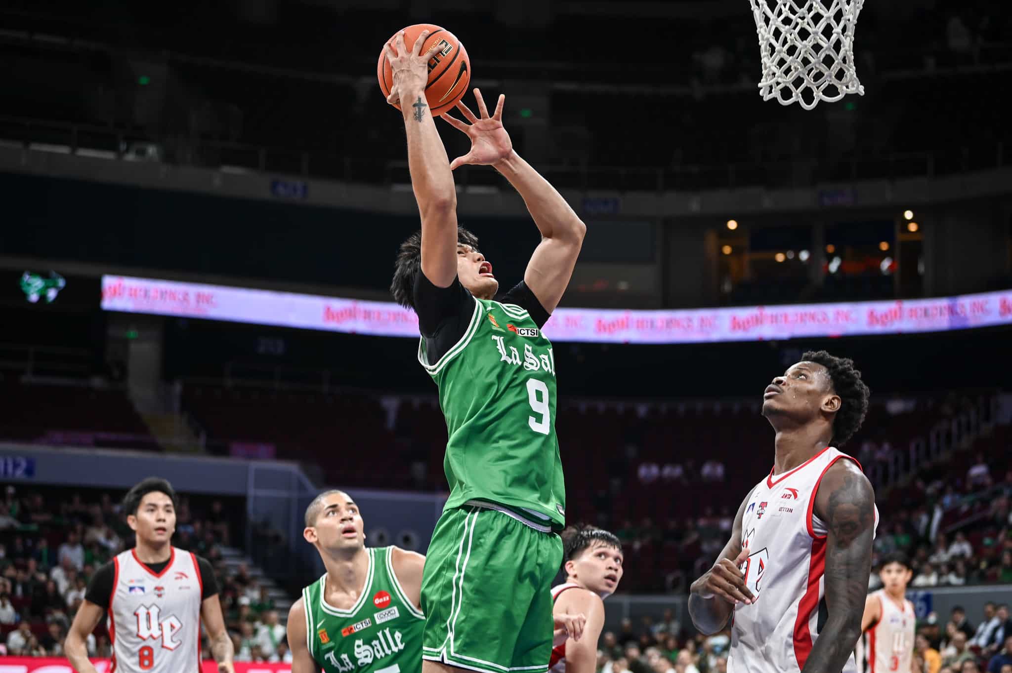 Archers win fourth straight to create frenzied race for top two