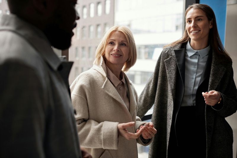10 Things Smart People Never Tell Anyone (and Why They Keep Them Secret)