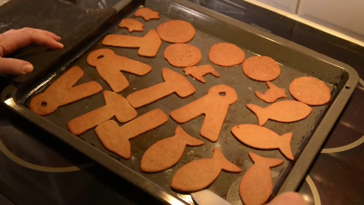 How to make perfect gingerbread cookies and custom cookie cutters