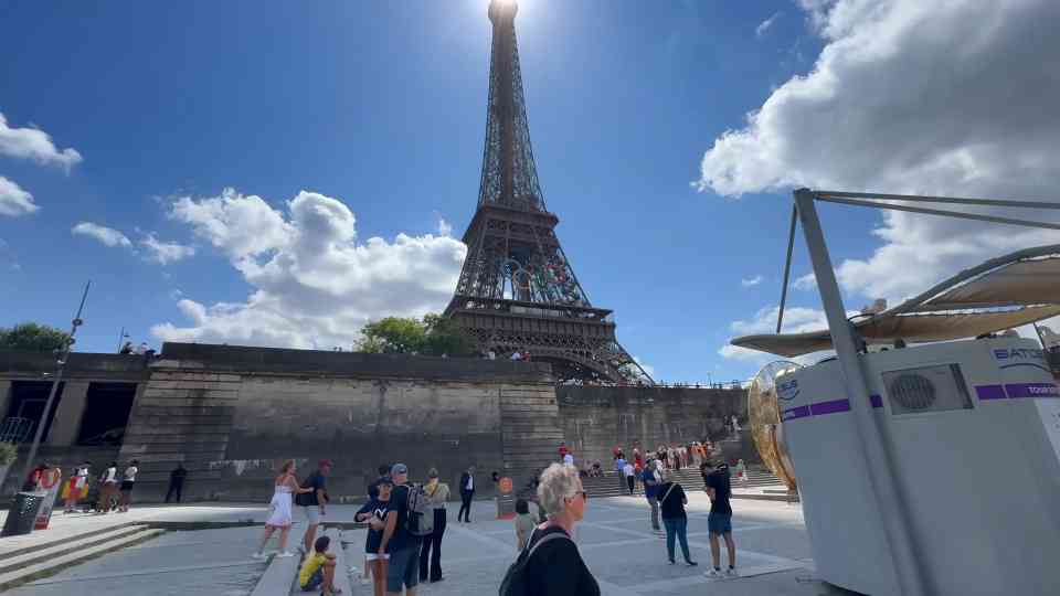 Did Paris really clean the Seine River?
