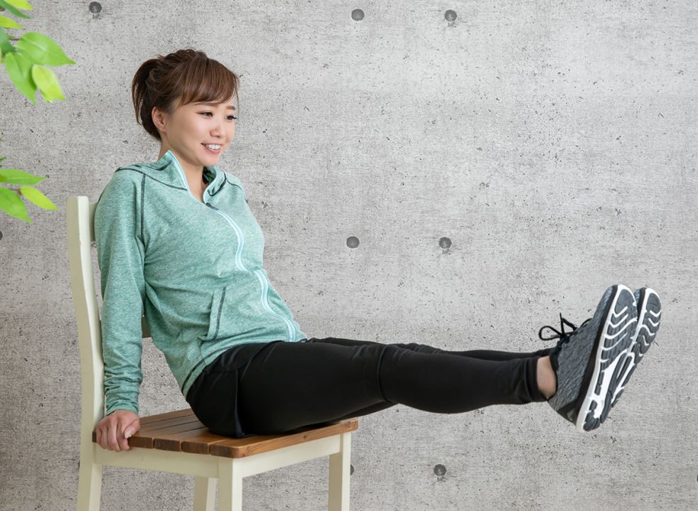 I'm a trainer and here are 5 chair exercises that restore leg strength ...