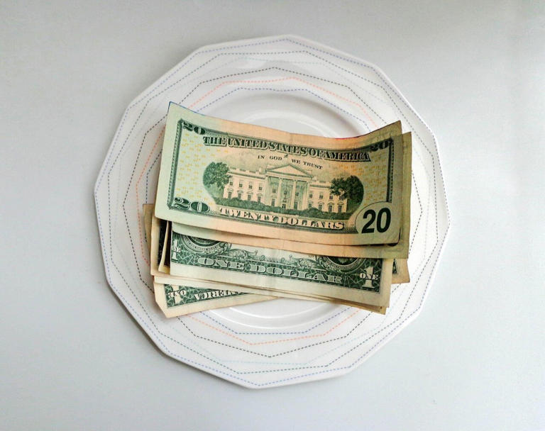 Why do we tip? Study challenges common assumptions, while revealing why ...