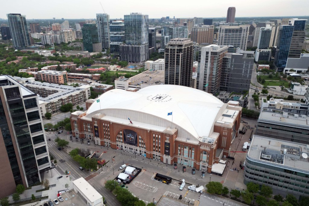 Mavericks Accuse Stars of Holding Dallas Arena ‘Hostage’ in Lawsuit