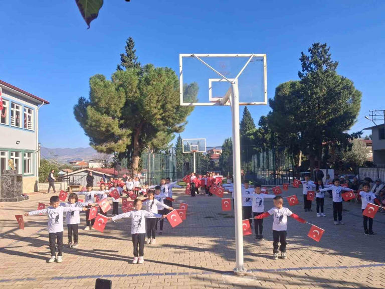 Cumhuriyet Bayramı’nda çocuklara lokma hayrı