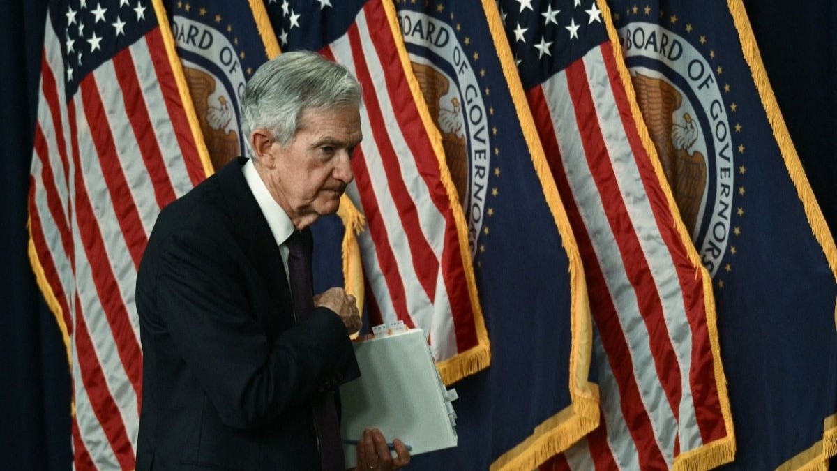 Federal Reserve Lowers Rates, Ends Bond Roll-Off