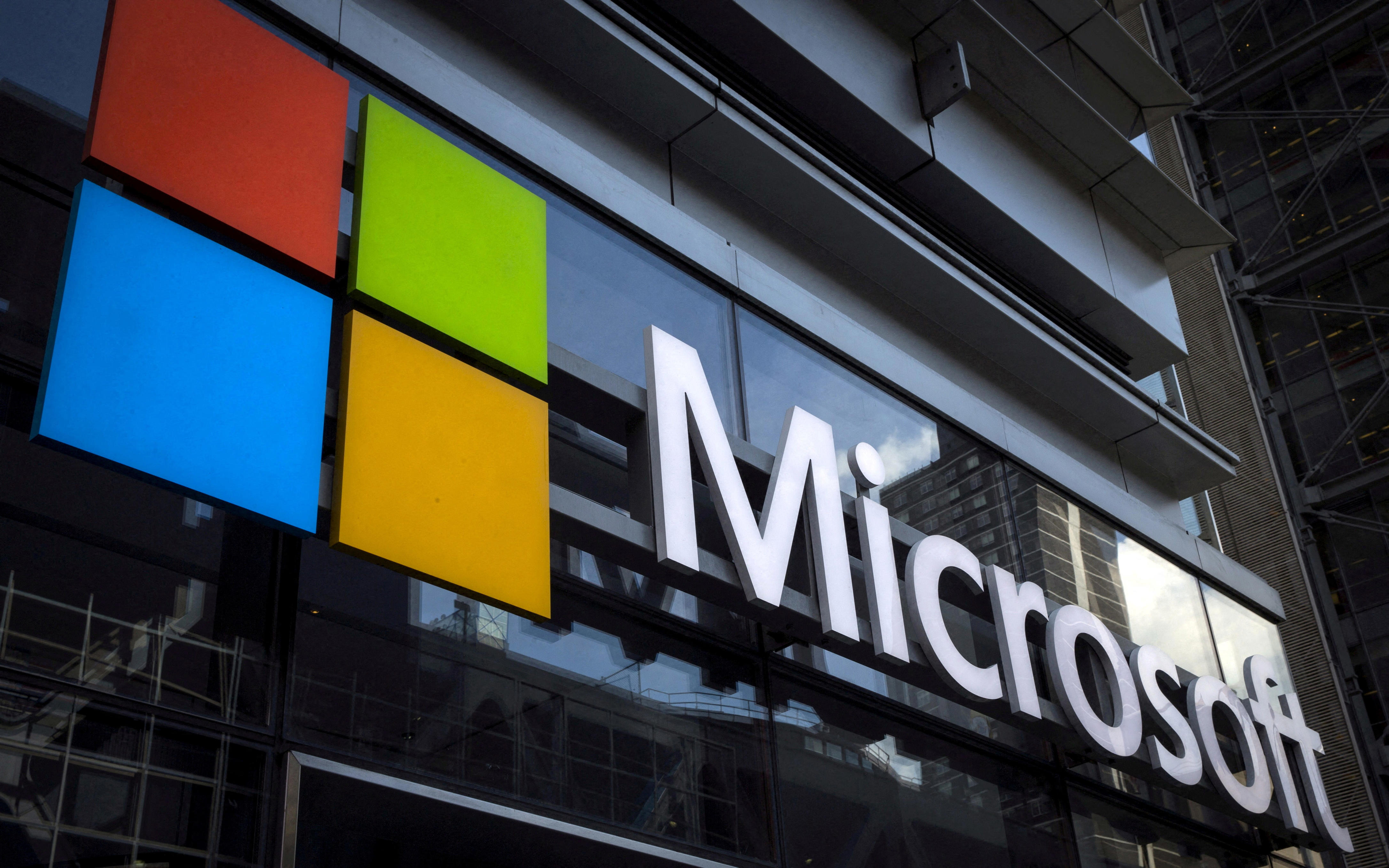Thousands report outage impacting Microsoft's Azure and 365 services