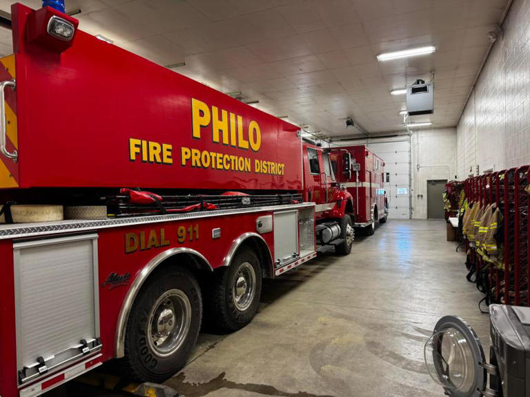 Power pole catches fire, causes temporary outage in Philo