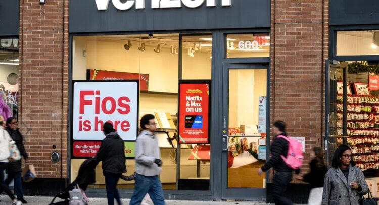 Verizon Stock (VZ) Ignores Mixed Q3; CEO Says Telco ‘Falling Short’ of ...