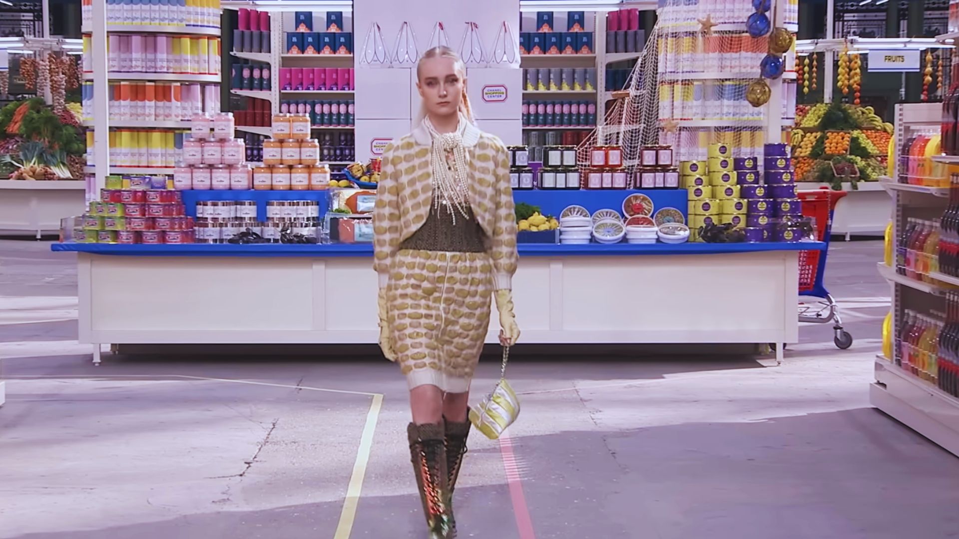 10 Runway Outfits That Were Total Disasters & 10 That Wowed Everyone