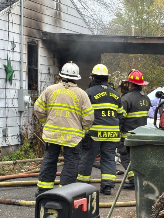 Crews put out fire on Redfern Drive in Springfield