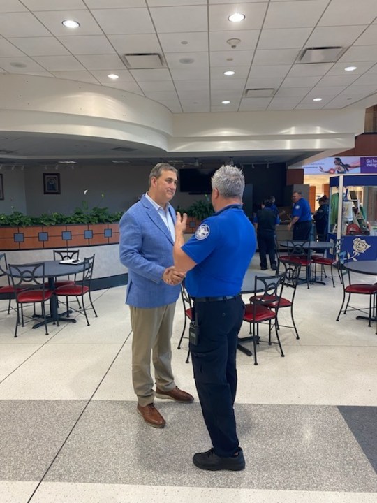 Congressman Moran visits Tyler TSA amid government shutdown