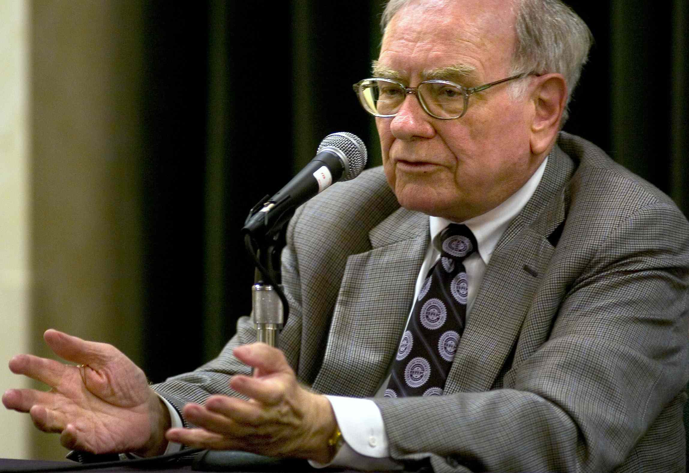 Tired of Market Volatility? Buffett’s 90/10 Rule Helps Keep You Calm
