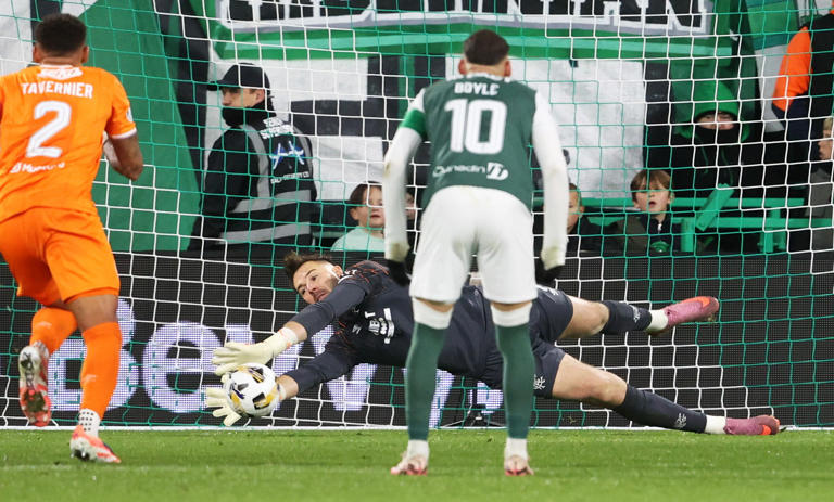 Hibs 0-1 Rangers verdict: Danny Rohl's roll, Jack Butland's big moment ...