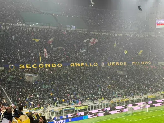Inter, torna la Curva Nord e compare lo striscione Secondo Anello Verde ...