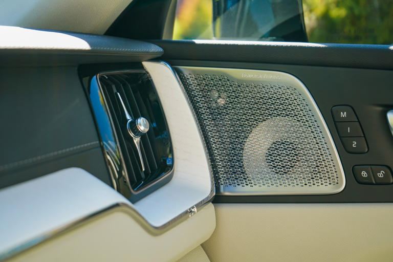 I Drove The 2026 Volvo XC60 T8 Ultra Plug-In Hybrid SUV, Here's My ...