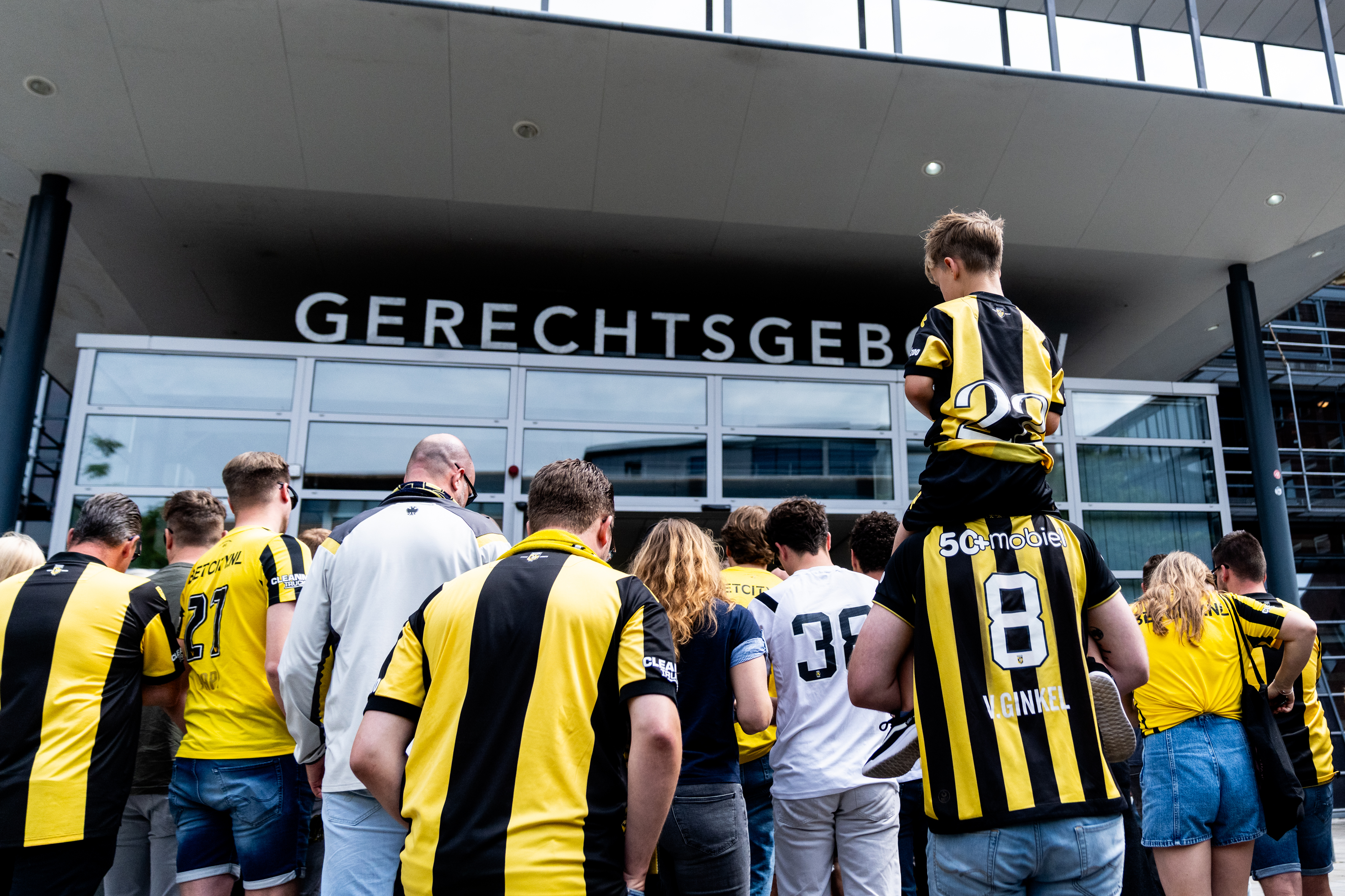 Vitesse-fans witheet na KNVB-besluit: 'Moedwillig de club kapot maken'