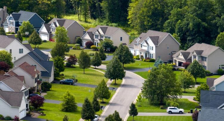 U.S. Mortgage Rates Sink to 1-Year Low as Refinancing Activity Ticks Higher