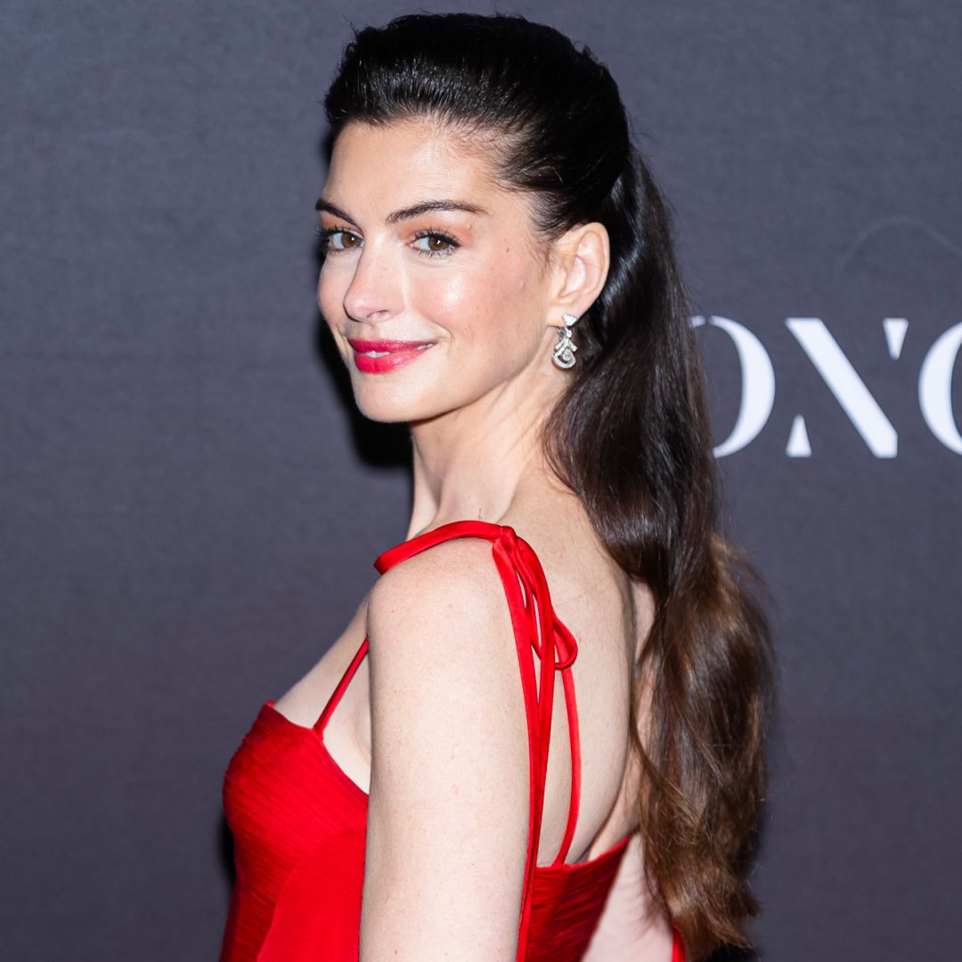 PSA: Anne Hathaway Proves a Fashion Expert's Favorite Quirky Color ...