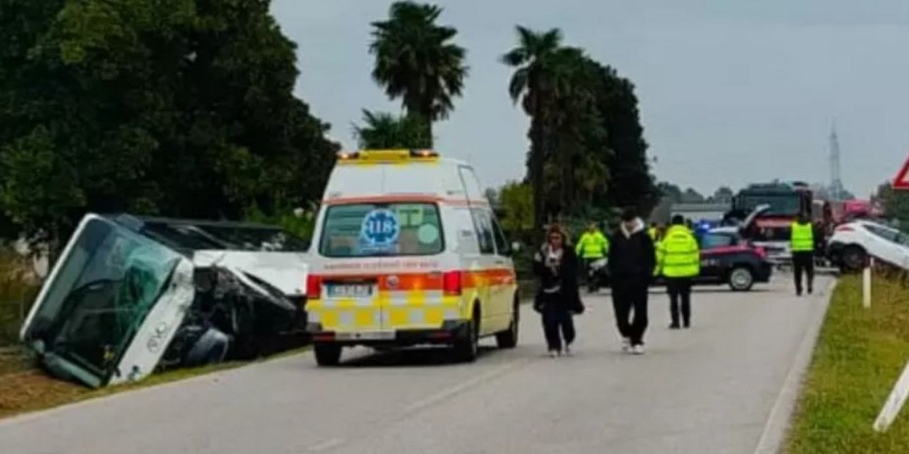Ιταλία: Νεκρός 85χρονος σε μετωπική με σχολικό λεωφορείο -Δεν είχαν ...