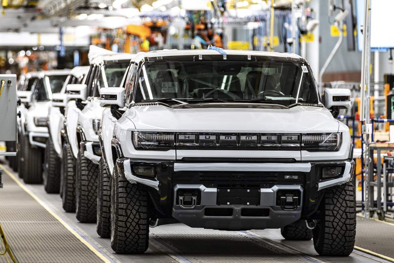 General Motors Lays Off More Than 3,300 Electric-Vehicle Workers in U.S ...