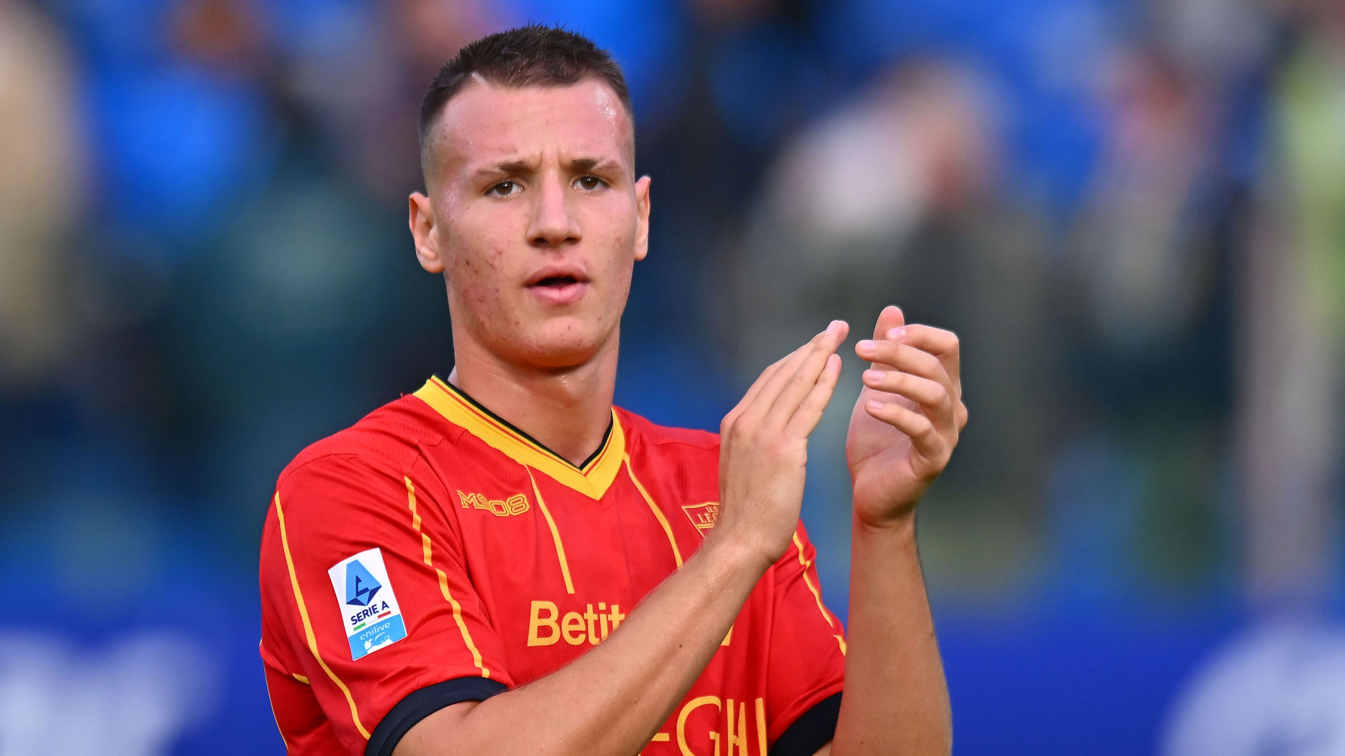 Lecce, Corvino su Camarda: "Rigore sbagliato col Napoli? Succede anche ...