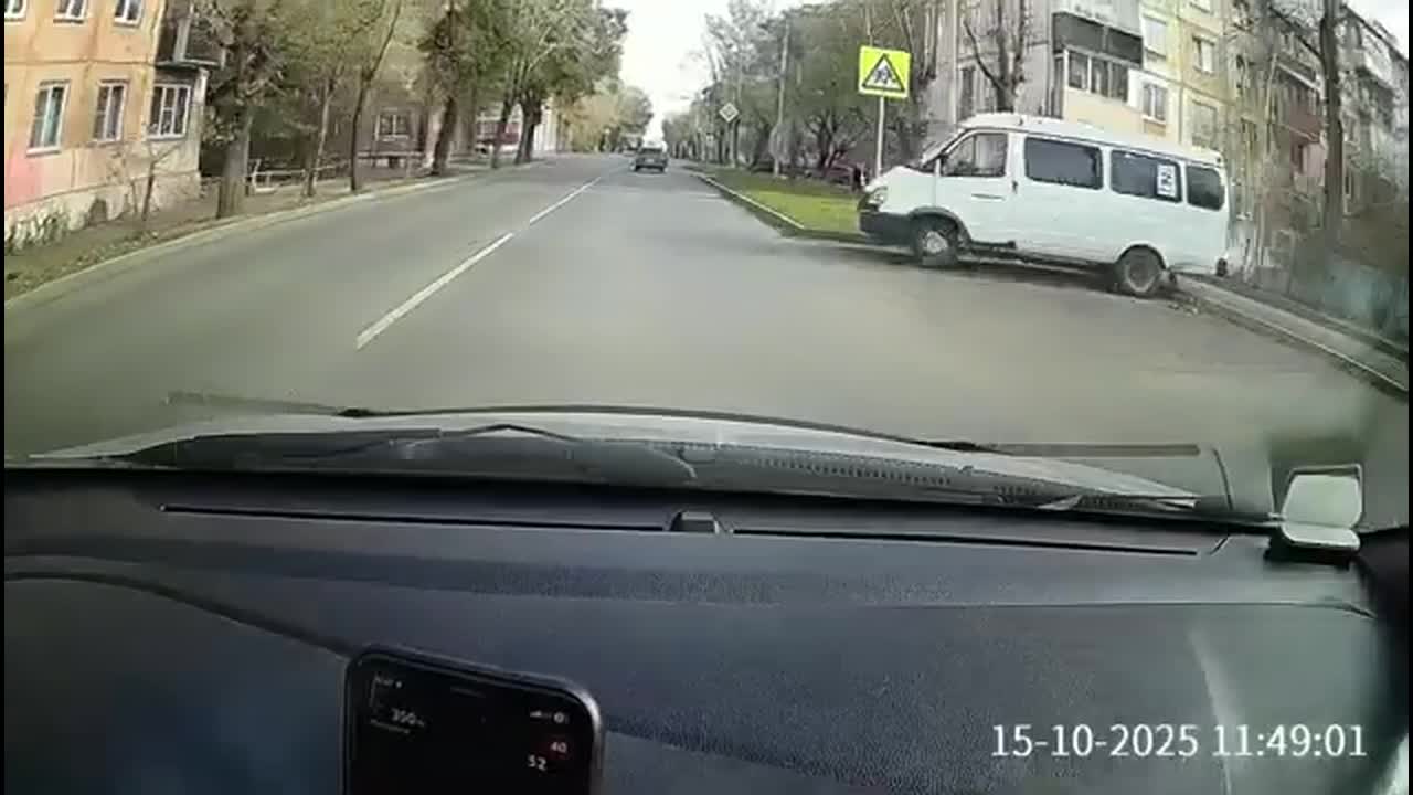 Electric bus collides with vehicles after failed turn in Krasnoyarsk ...