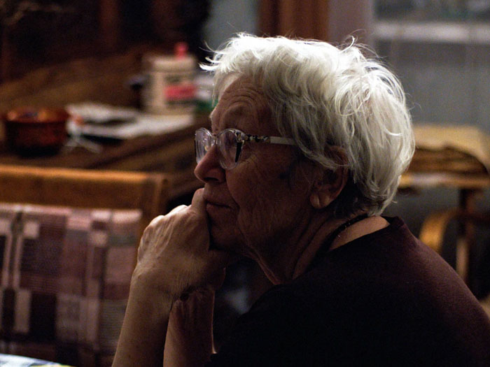 30 People Share Stories Of How Their “Crazy Neighbor” Earned That Name