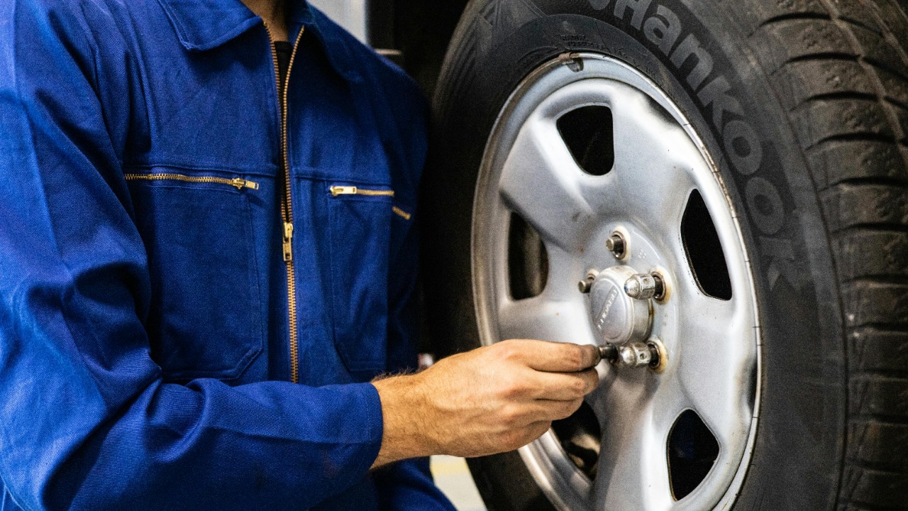 The truth about the two sides of tire sidewalls