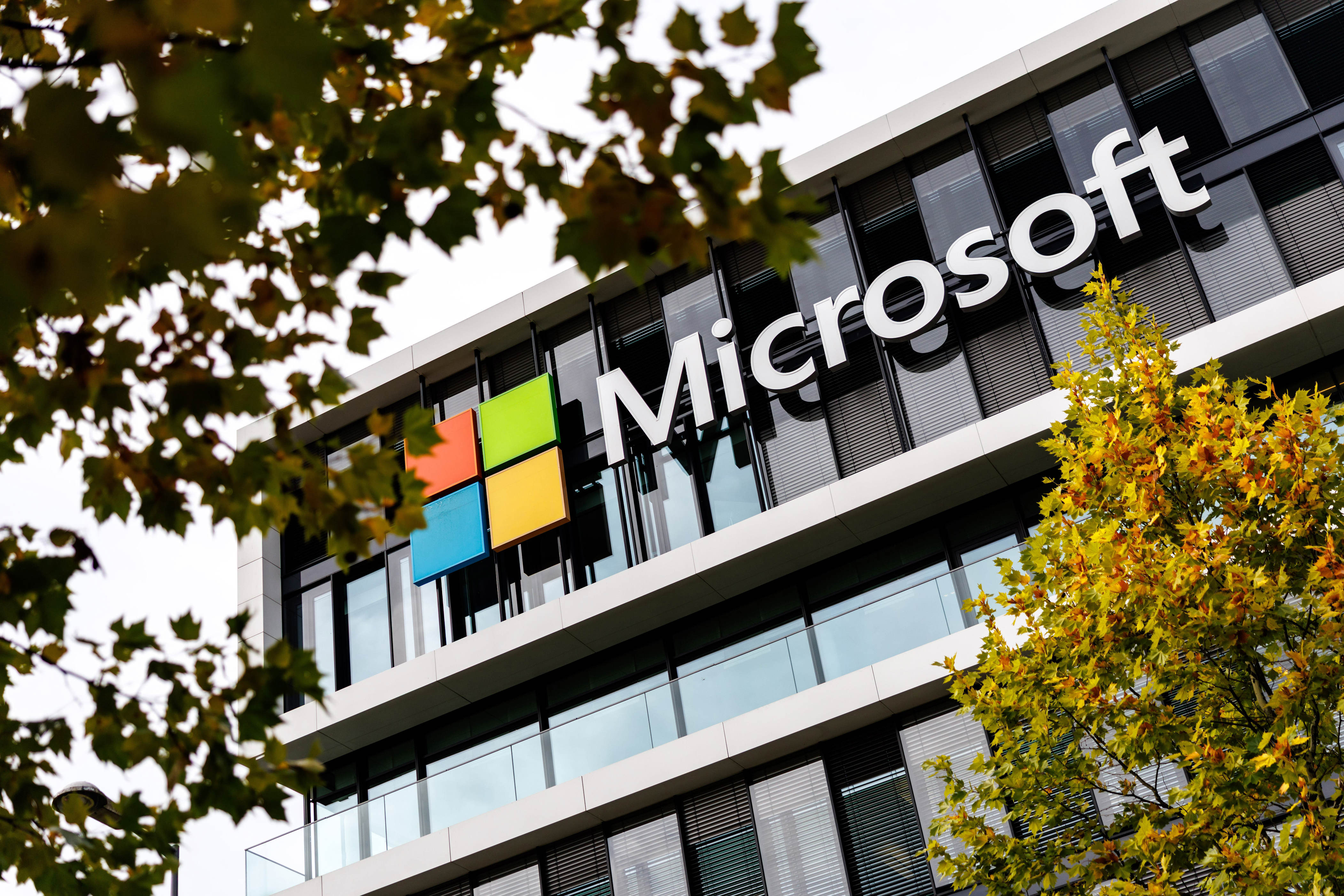 Microsoft Outlook, Minecraft and Xbox Cloud gaming down