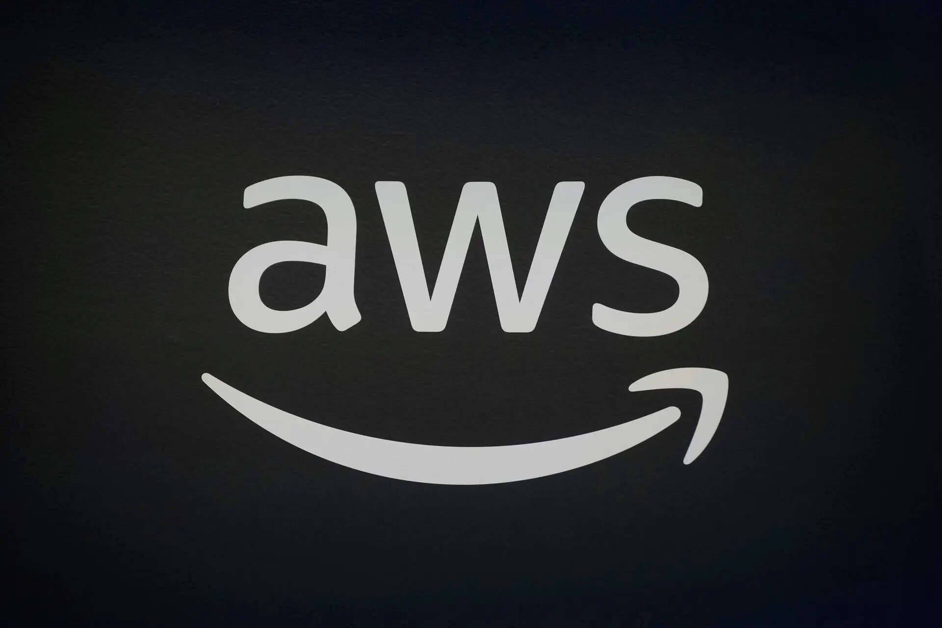 Amazon Web Services, Minecraft Face Outage? Cloud disruptions impact ...