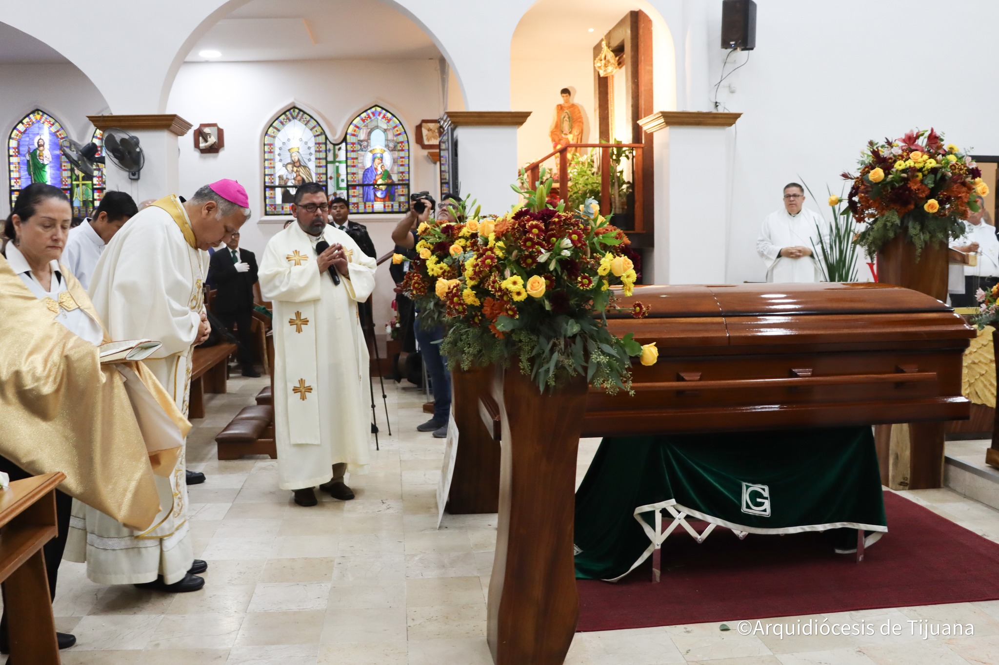 Inician honras fúnebres para el arzobispo de Tijuana Francisco Moreno ...