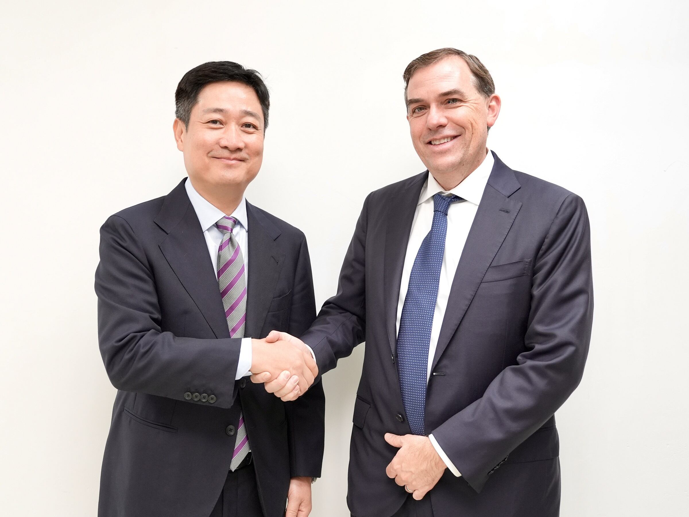 LG Uplus, AWS CEOs Explore AI, Cloud Collaboration at APEC