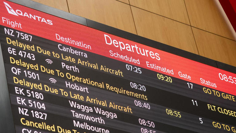 Qantas drops massive international sale