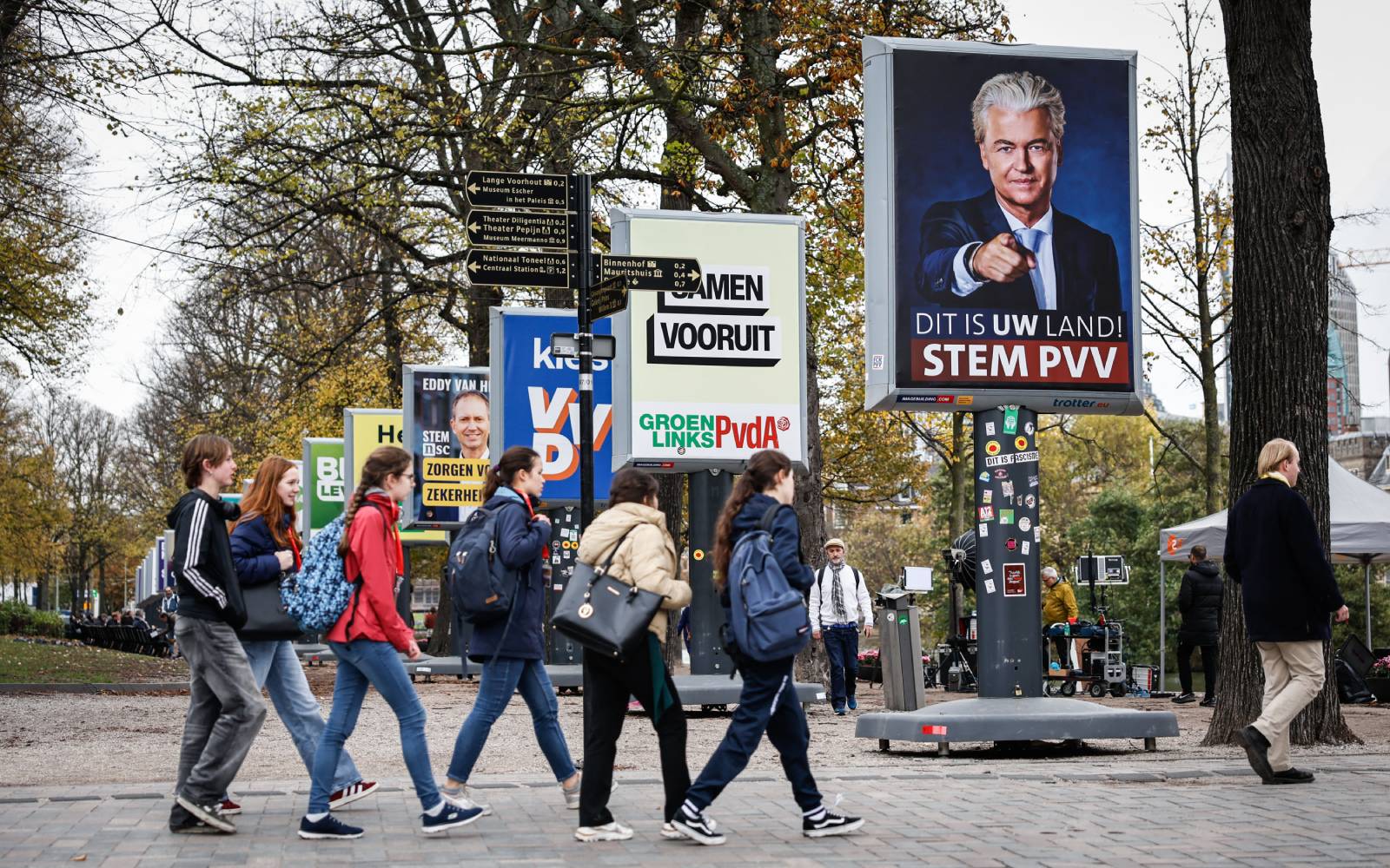 Exit poll suggests centrists win Dutch vote, beating far right