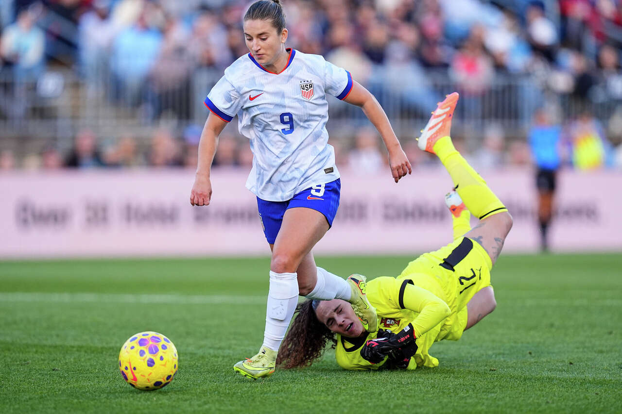 LIVE: Bethlehem's Hutton, USWNT play New Zealand tonight