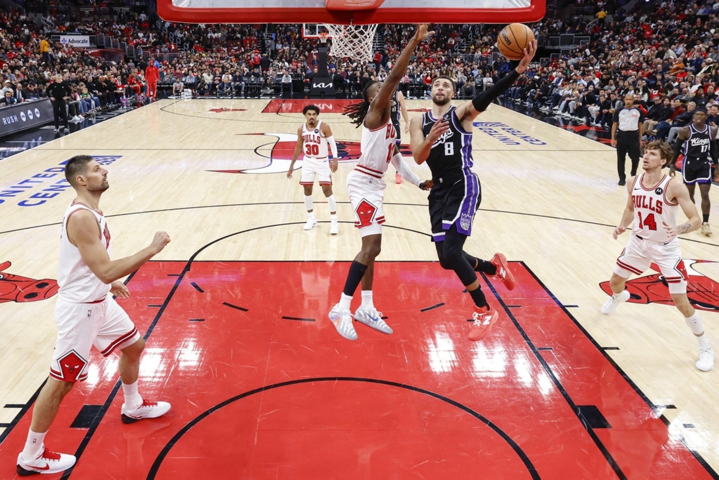 Bulls blow past Kings in Zach Levine's return to Chicago