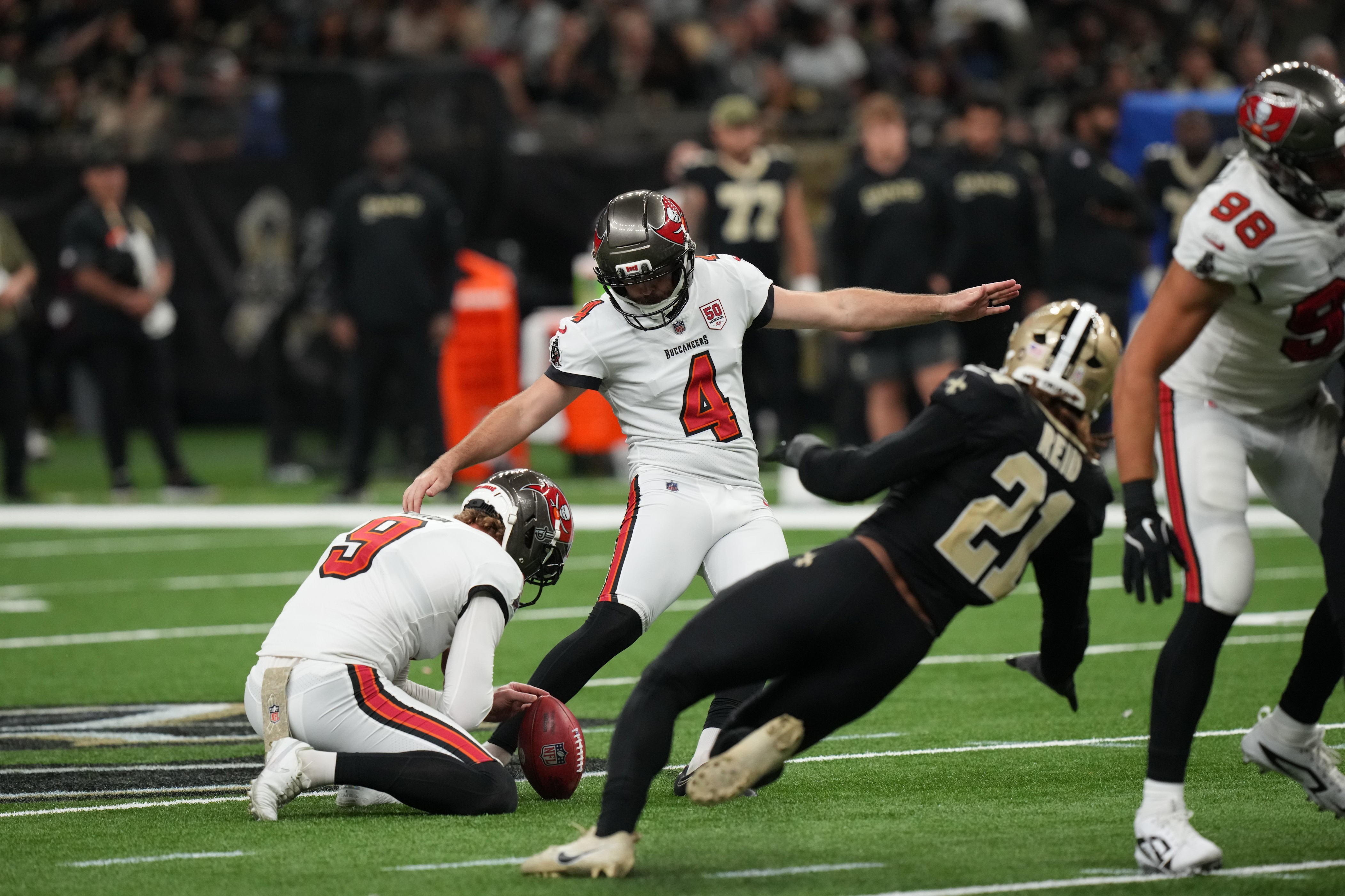 Anthony Nelson, Chase McLaughlin earn Player of the Week honors