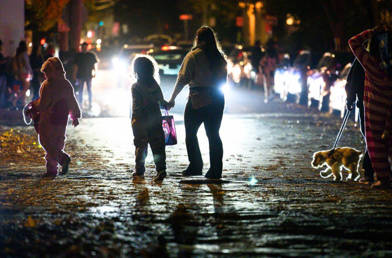 How to have fun and stay safe while trick-or-treating this Halloween