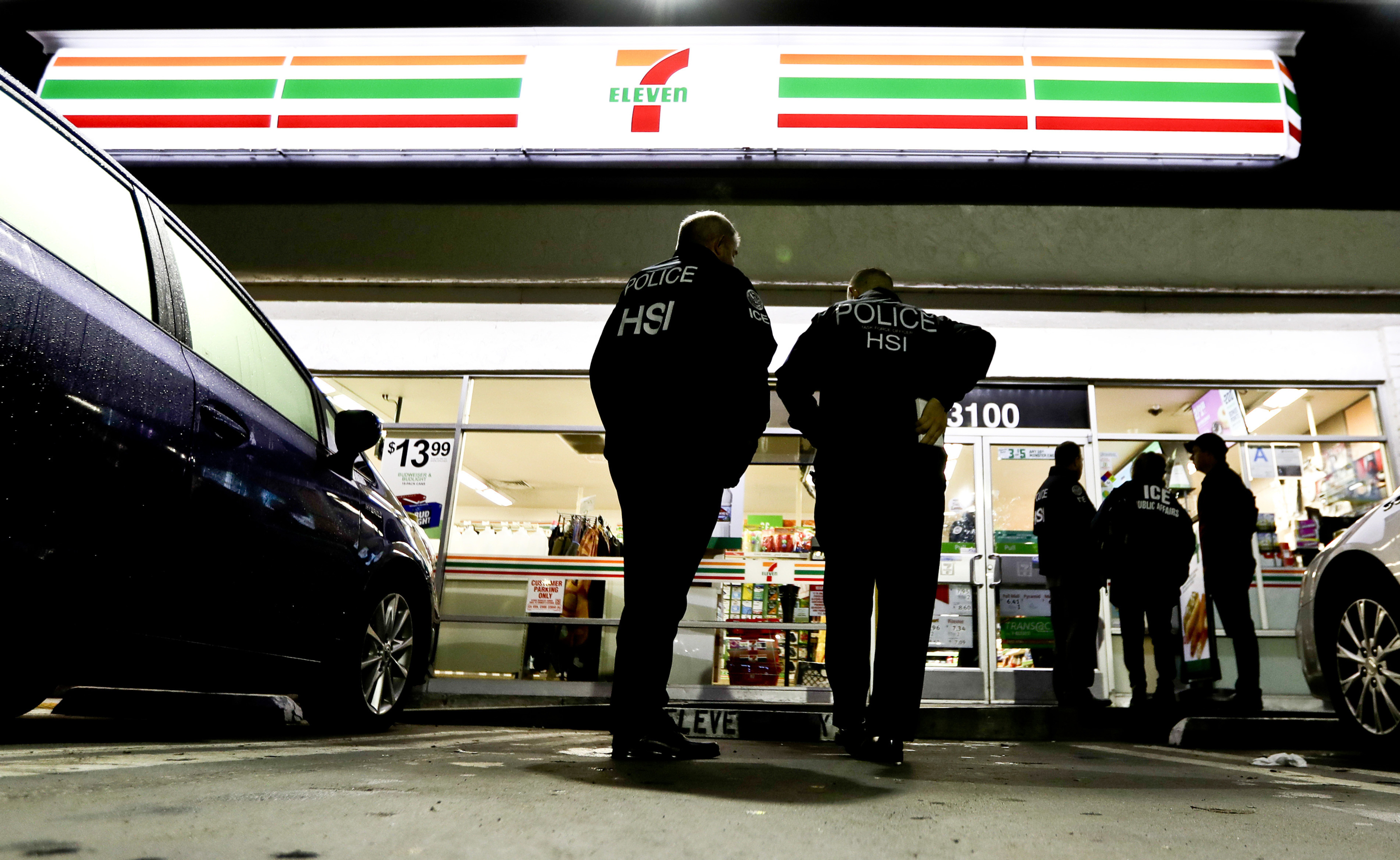 Cómo reconocer a los agentes de ICE y CBP y qué uniformes utilizan