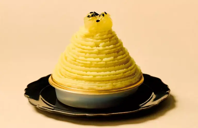 JR品川車站「ecute品川」舉辦秋季水果地瓜祭，西洋梨蘋果、地瓜杯裝甜點、蘋果地瓜焙茶布丁蒙布朗、蘋果地瓜麻糬等應有盡有。