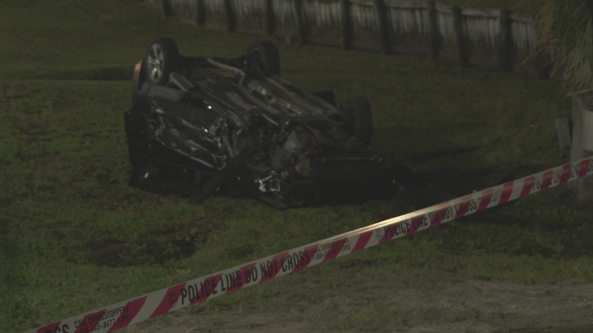 Woman hospitalized, man killed in rollover crash on Monument Road: JSO