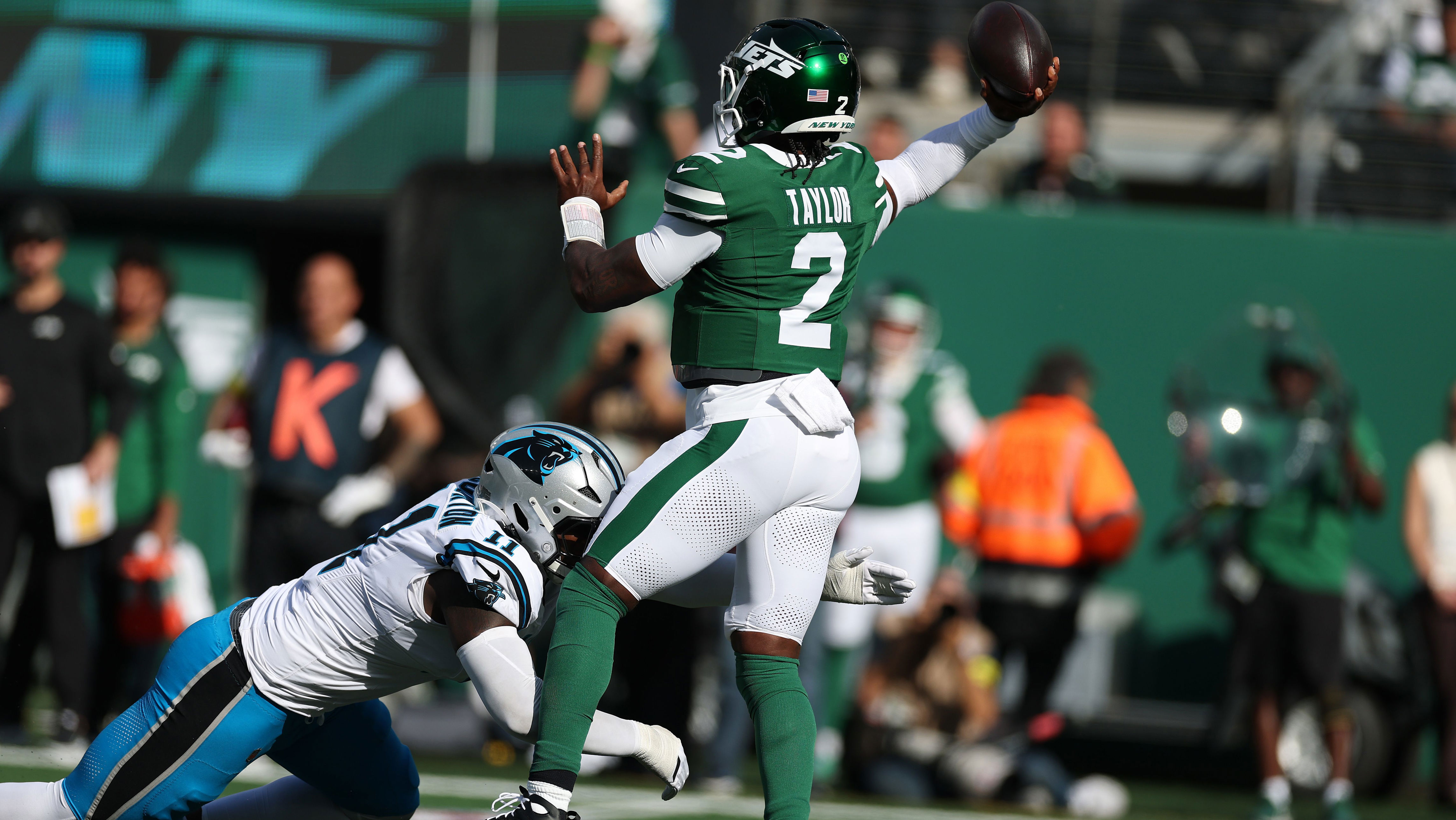 Jets in Talks With Multiple QBs, Sparks Fear About Tyrod Taylor Injury