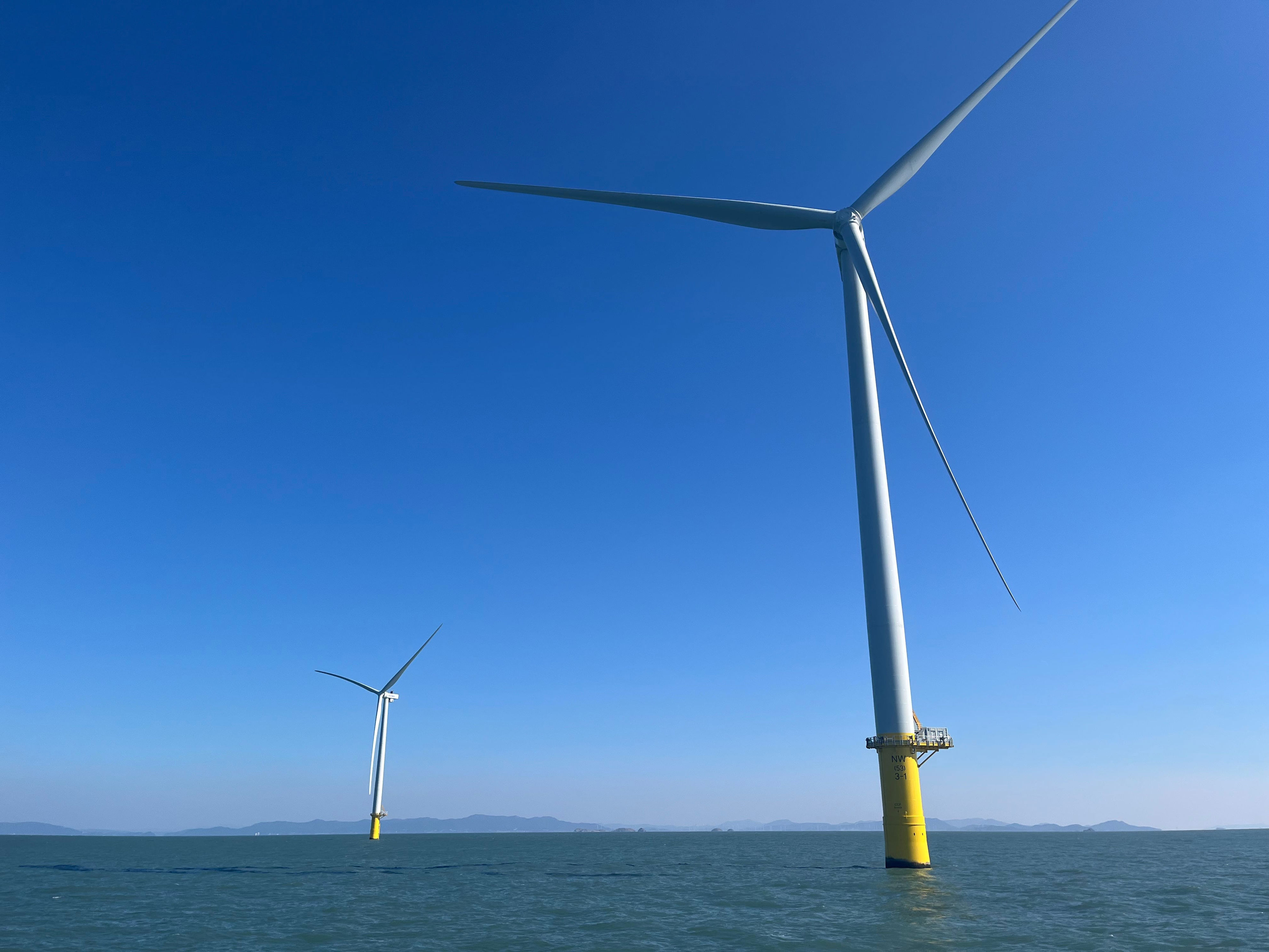 Government lowers offshore wind target, prioritizing infrastructure
