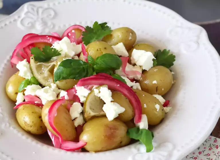 Pommes de terre en papillote au citron et à la feta