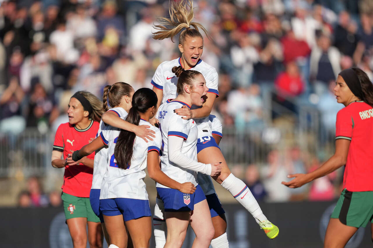 LIVE: Bethlehem's Hutton, USWNT play New Zealand tonight