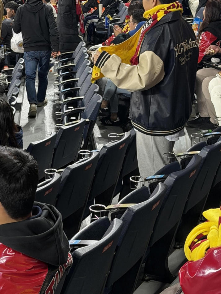 “KBO리그 암표가 999만 원?”...무료 굿즈도 웃돈 장사