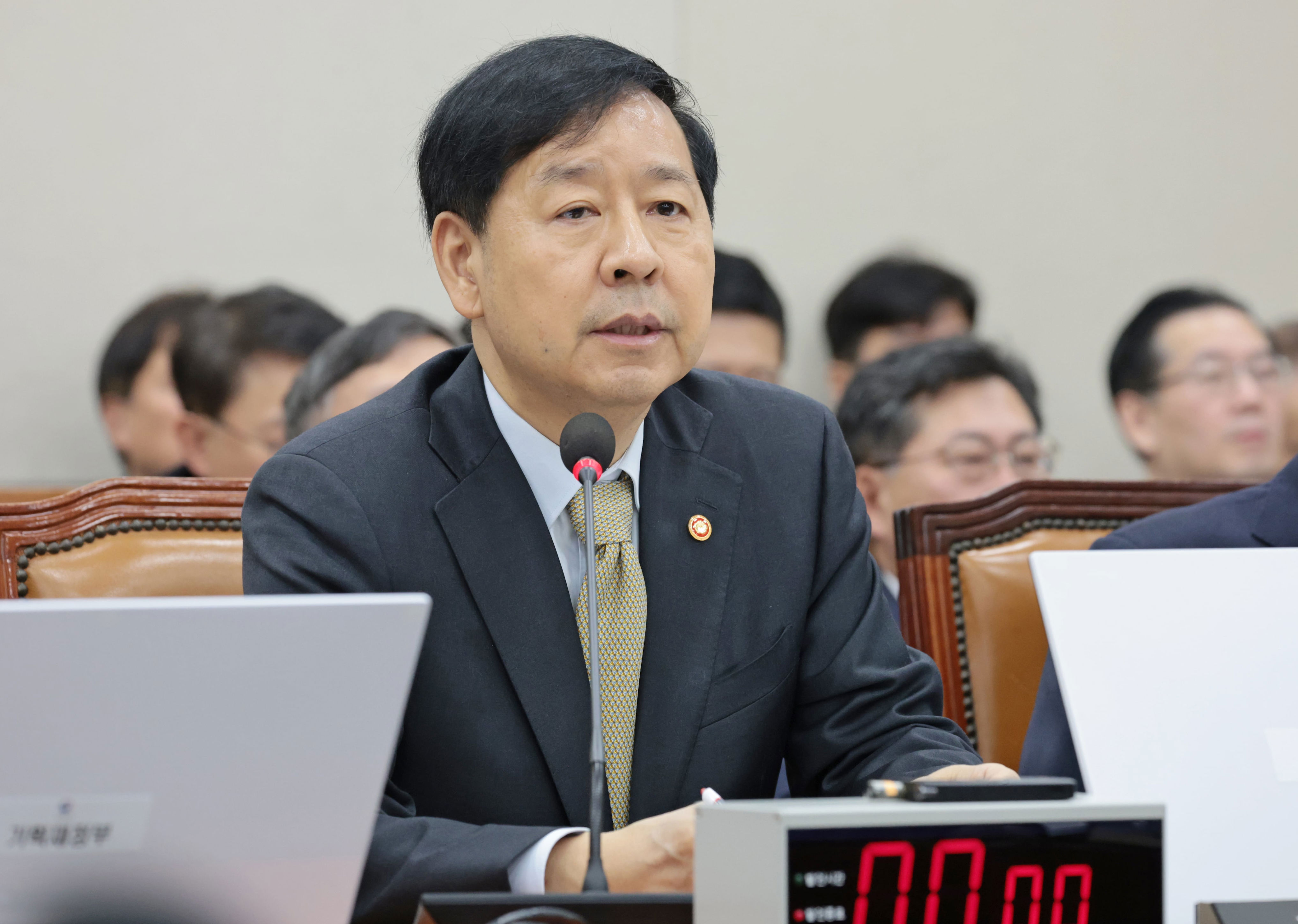 Deputy Prime Minister Koo Yun-cheol to Fast-Track U.S. Investment Law