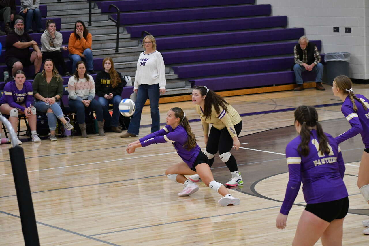 Manistee volleyball rallies to defeat Frankfort in five sets