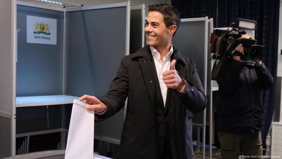 Centrists and far-right level in tight Dutch election, projection shows